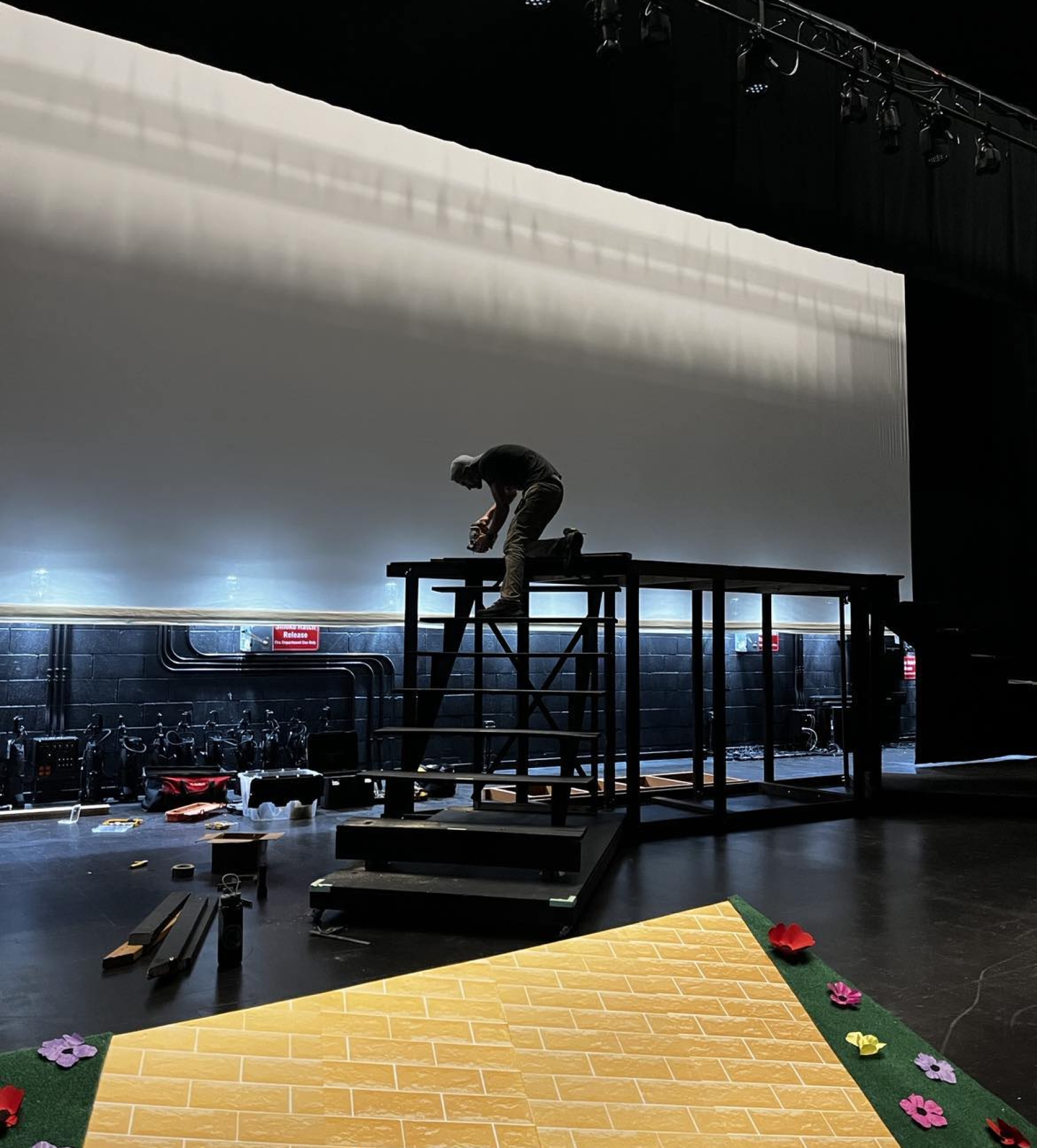 Support Broken Leg Theater – Broken Leg Theater